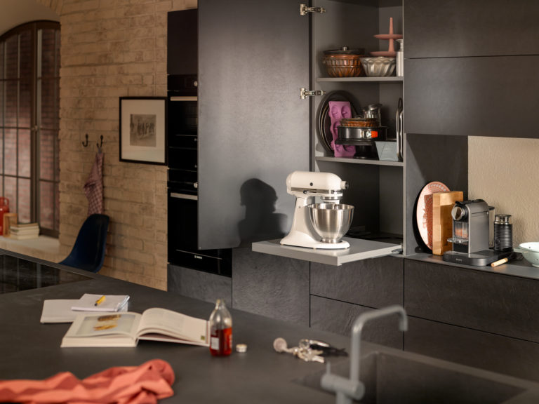 Pull-out shelf lock for MOVENTO and TANDEM – Blum EASY ASSEMBLY Blog